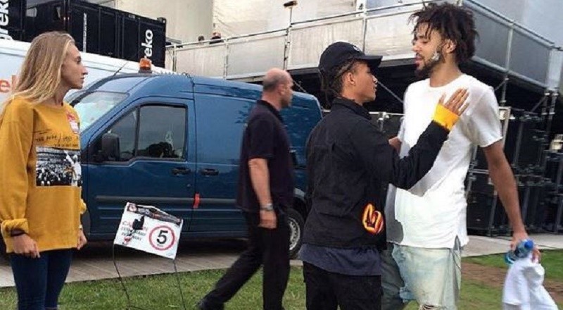 J. Cole takes photo with fans while riding public bus through Queens ...